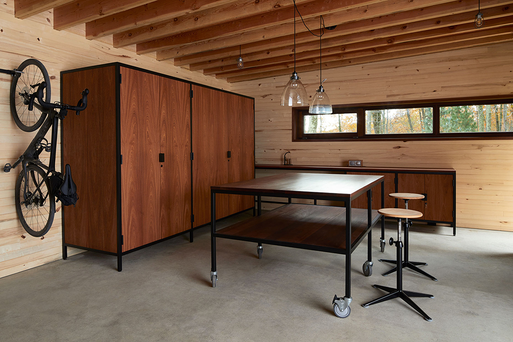 Hudson Woods Guest House & Workshop – Magdalena Keck Interior Design